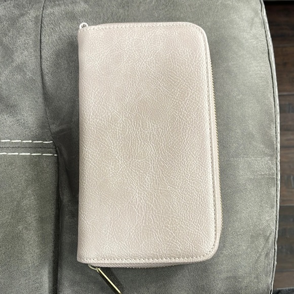 thirty-one | Bags | Thirty One All About The Benjamins Wallet New ...